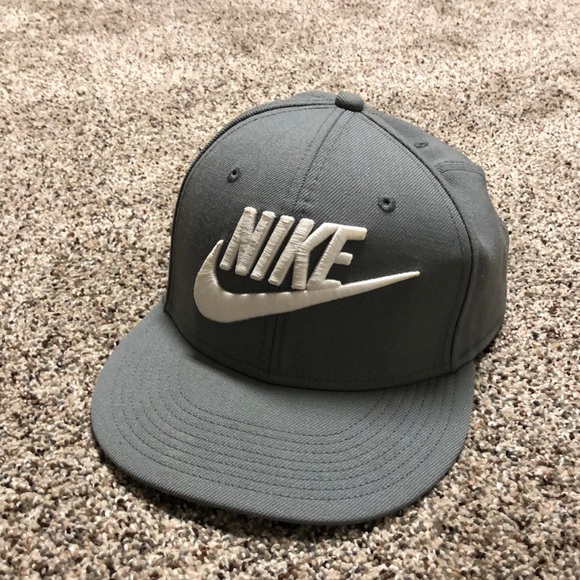 Nike | Accessories | Nike Grey Snap Back Hat | Poshmark